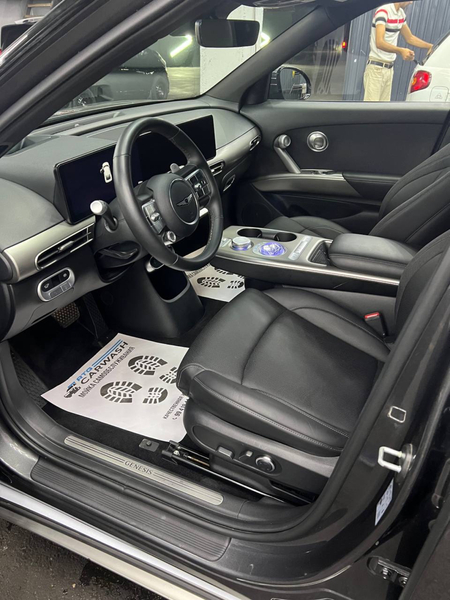 Продается Genesis GV60