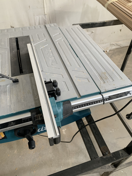 Распиловочный станок Makita