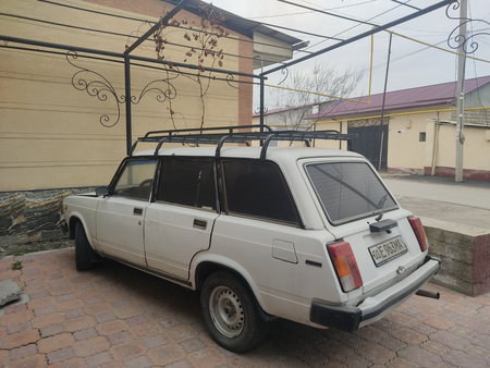 Vaz 2104   beliy