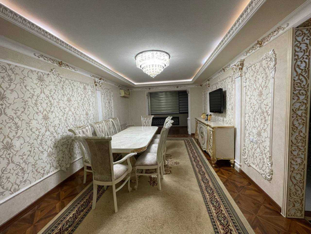 V4637 3/4/4 Шота Руставели Ор.р: Братские могилы 70м2 евро ремонт