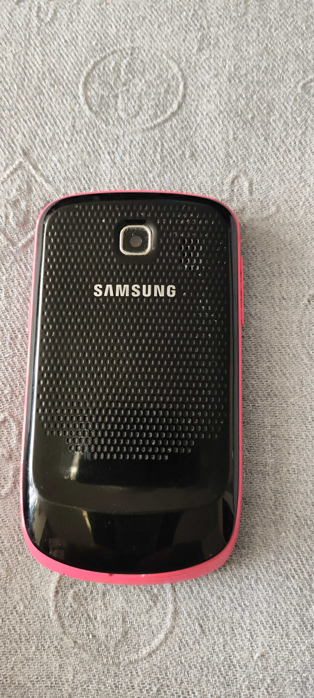 Продается телефон Samsung  gt-$3850 в отличном состоянии полный компл