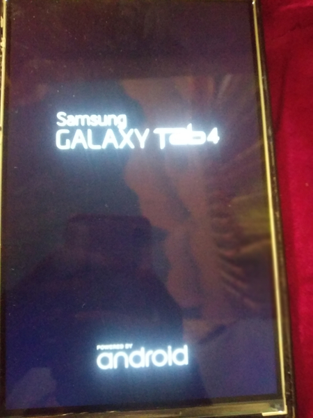 Planshet tab 4 sotiladi