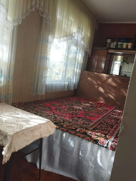 г.Чирчик к.в Конструкторов.Прадайотса 2ком КВ 3этаж 4этажний доме