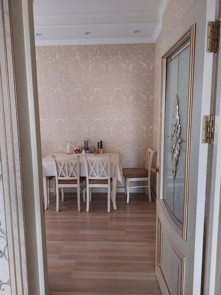 Продаётся квартира на Буюк Ипак Йули центр Луначарского 4/4/4 Новос.