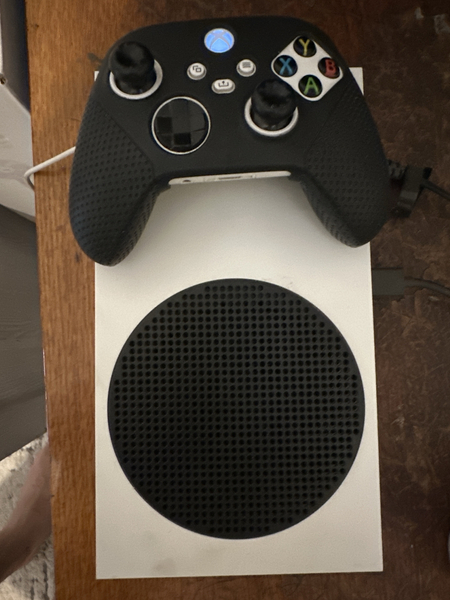 Игровая приставка XBOX Series S 512GB в хорошем состоянии