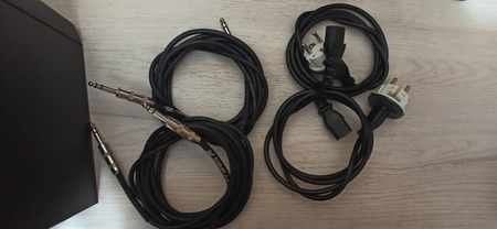 Продаю Студийные мониторы JBL 305P Mkll