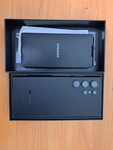 Samsung GALAXY S22 Ultra 2-XSIM 256GB Vietnam! C каробками и документ!