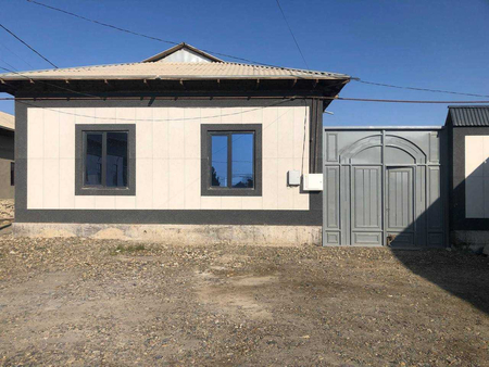 Таййор хамма шароитлари бор (8 сотих) Ховли сотилади.
