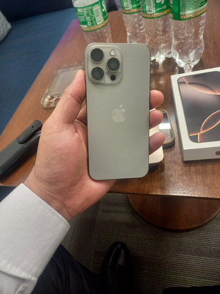 Iphone 15 pro max 256 18 сикл Natural