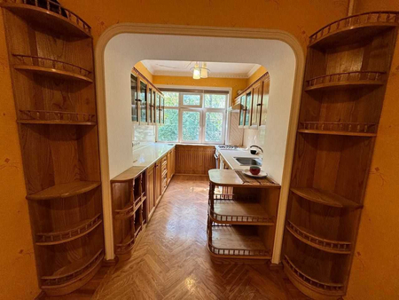 Отличная 4-комнатная  2/6 Эт квартира на Кары-Ниязи, 120 м² (J3682)