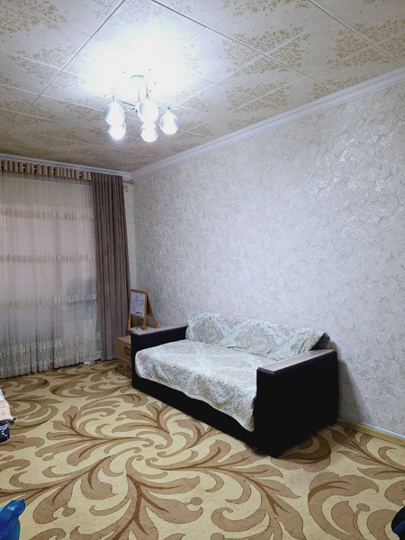 Срочно продаётся 3-ком. кв. в 10-микрорайоне (на против Карван базара)