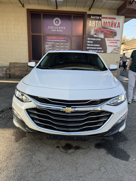 Oq Malibu 2 Premier srochno, 1 qo'l 21900 km