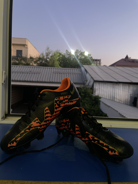 Футбольные бутсы Nike Air Zoom.