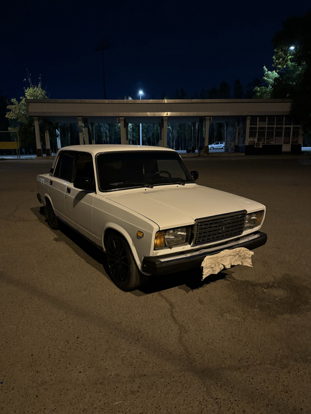 Vaz 2107 idial holatda