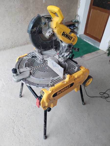Dewalt настольная пила 2000w
