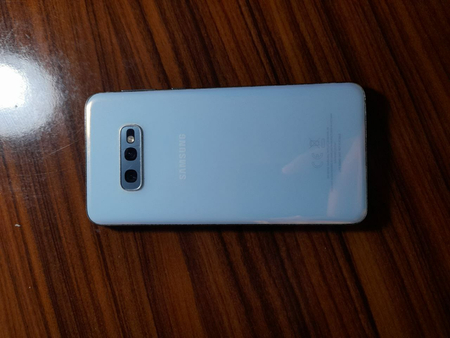 Телефон Galaxy S10E