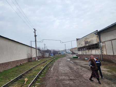 Сдается в аренду склад с ЖД веткой. Янгийул. Территория 1 Гектар.