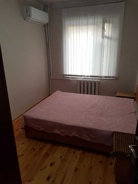 ул.С.Азимова Японское по-во 4-комн 2/5 105 м² кирпич 77-серия средняя