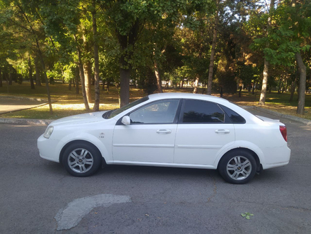 Lasetti 1.8 sotiladi!