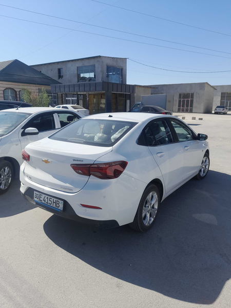 Onix premier 2  full 2023 yil