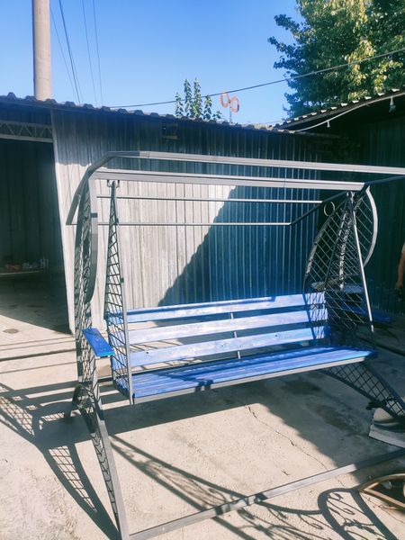 Продам качели металлические новый