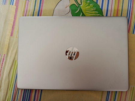 HP ноутбук продаётся почти новый