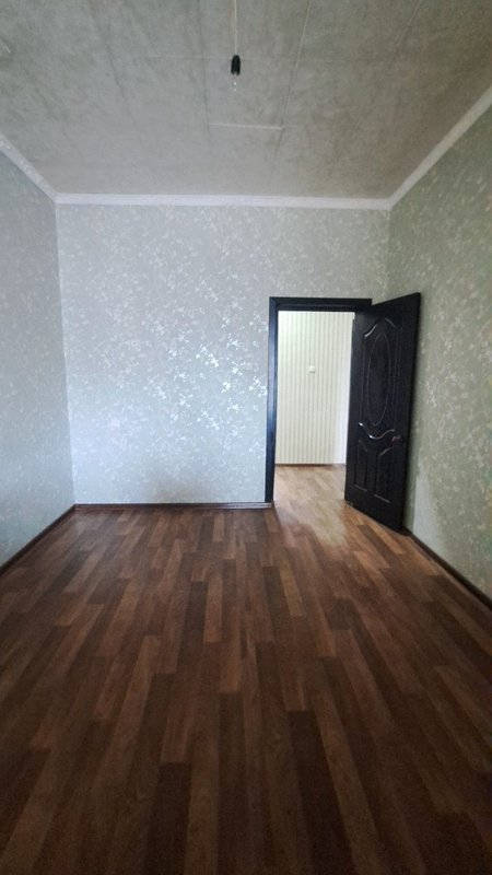 Kvartira sotiladi 1xona 2xona qilingan 2etaj