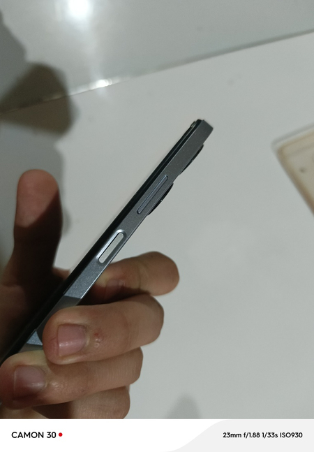 Telefon Infinix hot 30i.