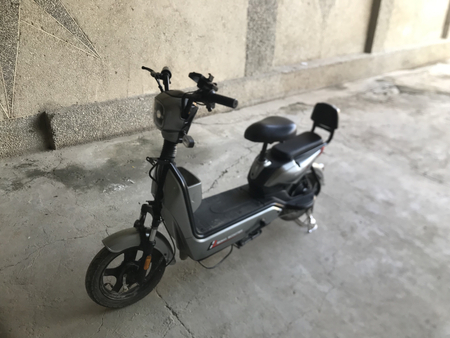 Electro skuter sotiladi