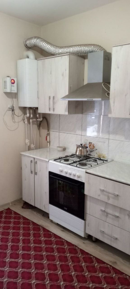 Oylaga 320 UYE  Sergelidan  bezmakler kvartira bor srochna odam kerak