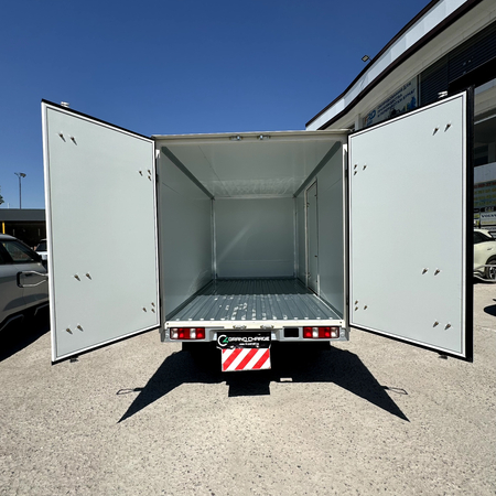 Changan Furgon Rasmiy dillerdan 5 yillik kafolat bilan harid qiling.