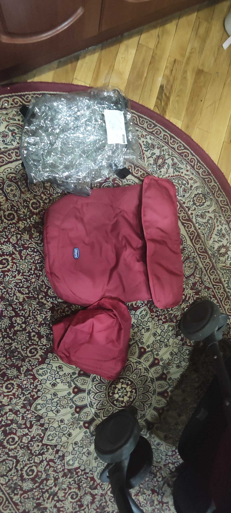 Коляска Chicco simply city в комплекте дождевик и зимний чехол.