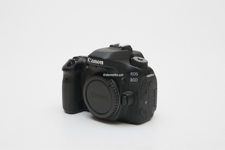 Canon EOS 80D Body: 11.831 Probeg