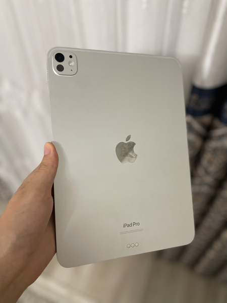 Yangi Ipad Pro M4 Chip - 0 SIKL. FULL SET + MAGIC KEYBOARD