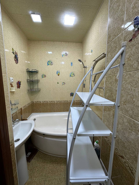 Буюк Ипак Йюли 71 школа , 2в3/4/9 , зал 5*5 , все раздельно , 72 000 $