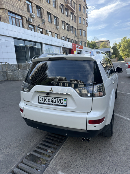 Mitsubishi Outlander Дубаи