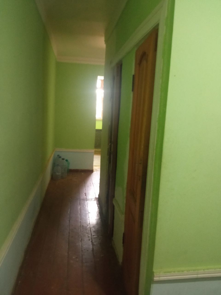 Qarshı shahar 4 mıkrarayon Anıs yon tomonida 4 xona 3 xona qılıngan