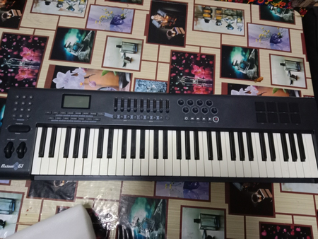 Sintezator Midi klavishlar sotiladi