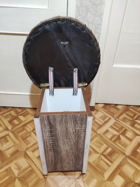 Мягкие большие  табуретки