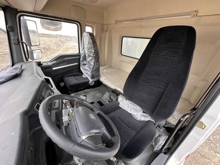 SHACMAN L3000 7,5 м шторкали автофургон.