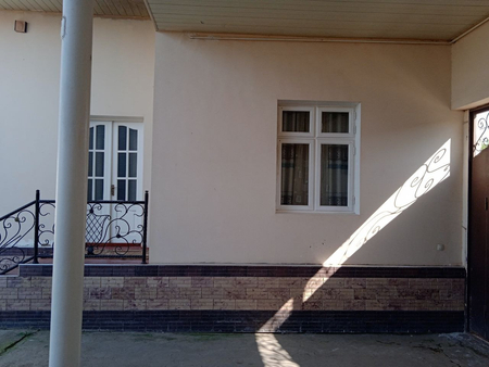 Hovli Tashmi postidan kirganda