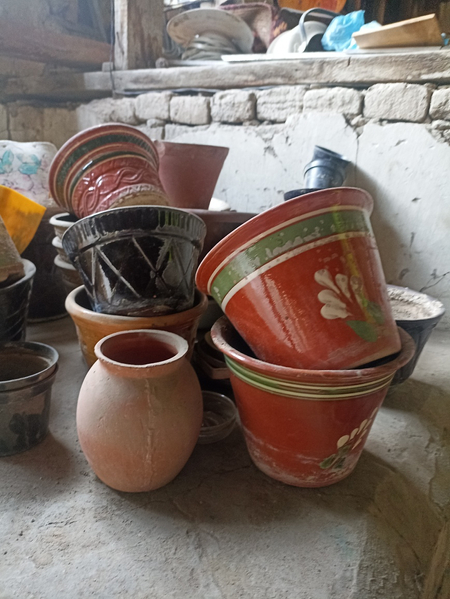 Продам горшки для цветов, разные. Отдам дёшево.