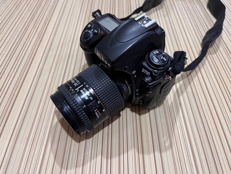 Nikon D700 с объективами и вспышкой