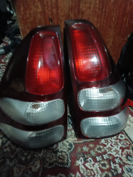 Land kruzer prado 120 orqa faralari ong chap tarafi