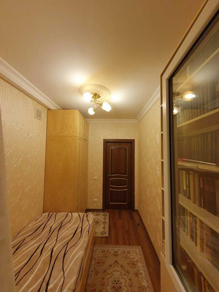 2 комнатная шикарная квартира 3 этаж  на Максима Горького метро.