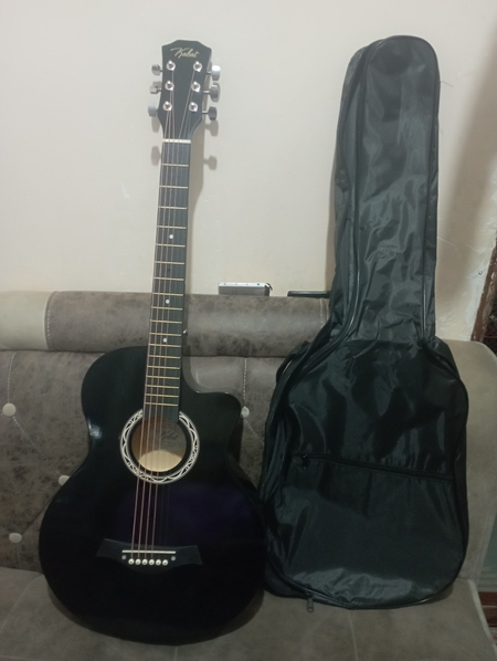 Yangi ishlatilmagan gitara