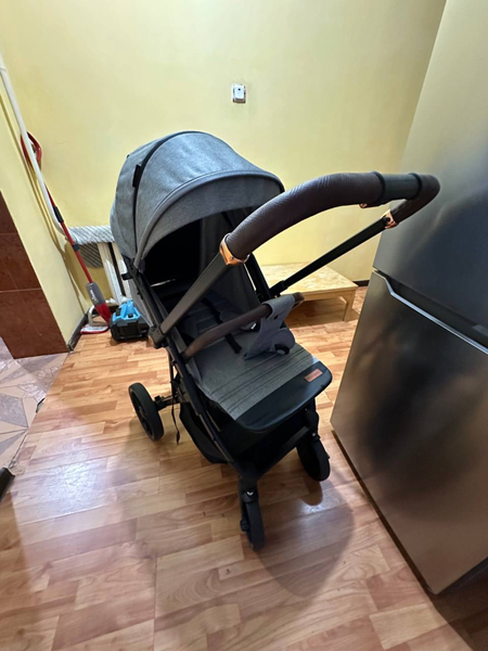 Продается Деткая коляска новый ползовались две недели