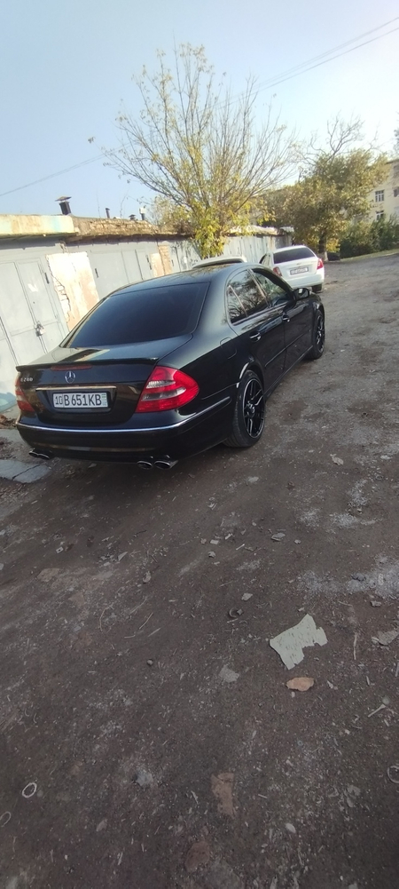 Mercedes-Benz e240 211