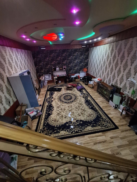 Участка Феруза массив 8 та хона 3этажли,падволи хам бор