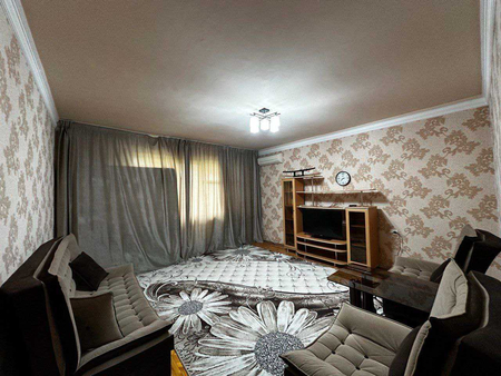 Продаётся 2х комнатная на Ойбеке Ор-р Загс , Гранд Мир отель 65м2